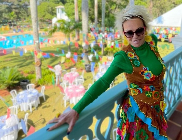 Ana Maria Braga abre sua fazenda no interior de SP e recebe amigos em ...