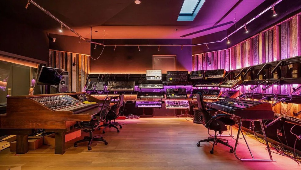 Mansão de Calvin Harris pode ser alugada por R$ 500 mil por mês; veja ...