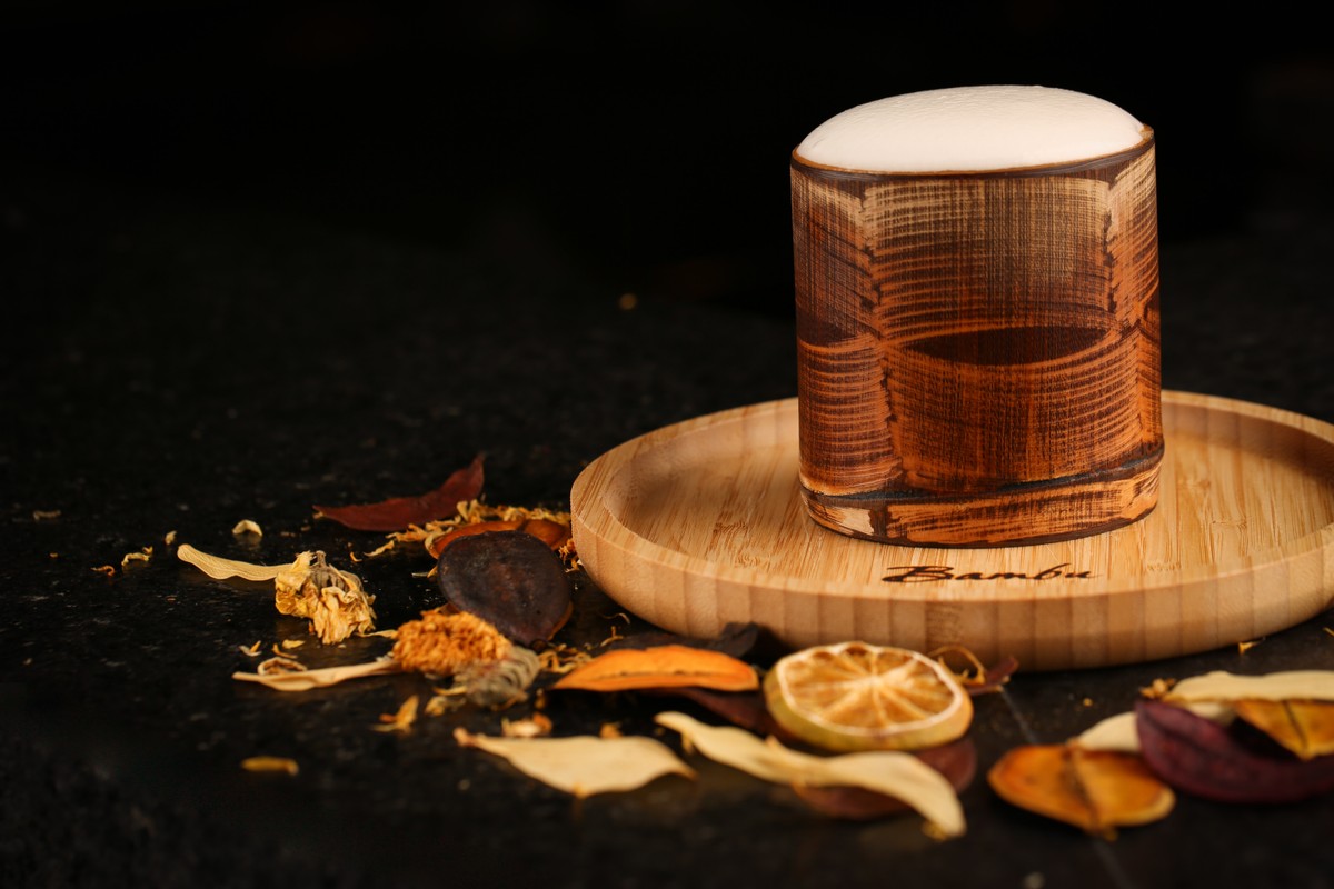 Receita de drink com cachaça leva espuma de gengibre