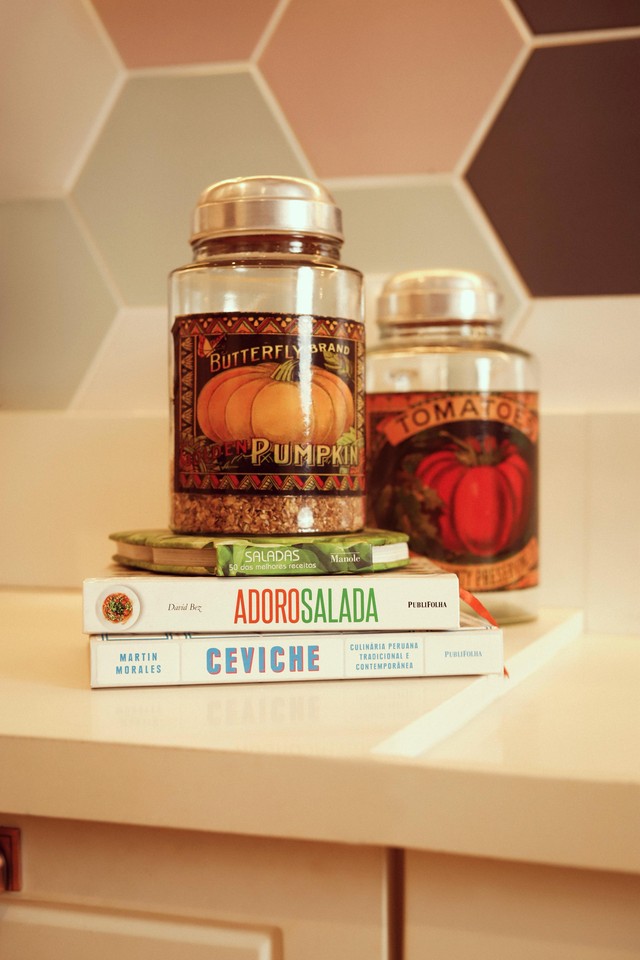 Atriz Maria Carol Rebello abre apartamento com heranças afetivas da ...