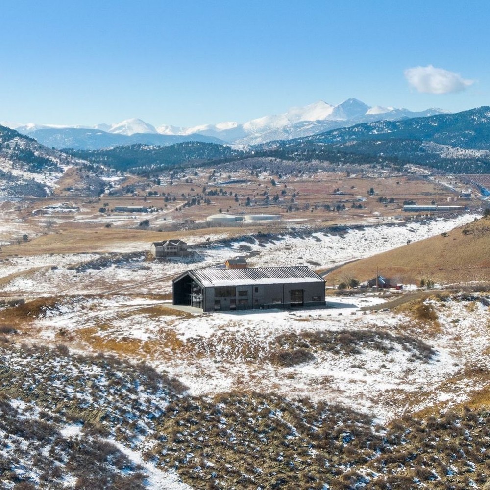 Casa de vidro está à venda por R$ 22,8 milhões no Colorado; veja por dentro