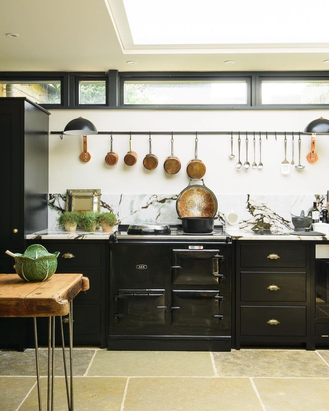 Decoração com preto e dourado: 10 ideias que são puro luxo