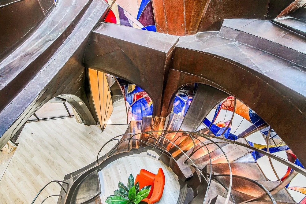 Casa com arquitetura de ferro impressionante está à venda por R$ 9,7 ...