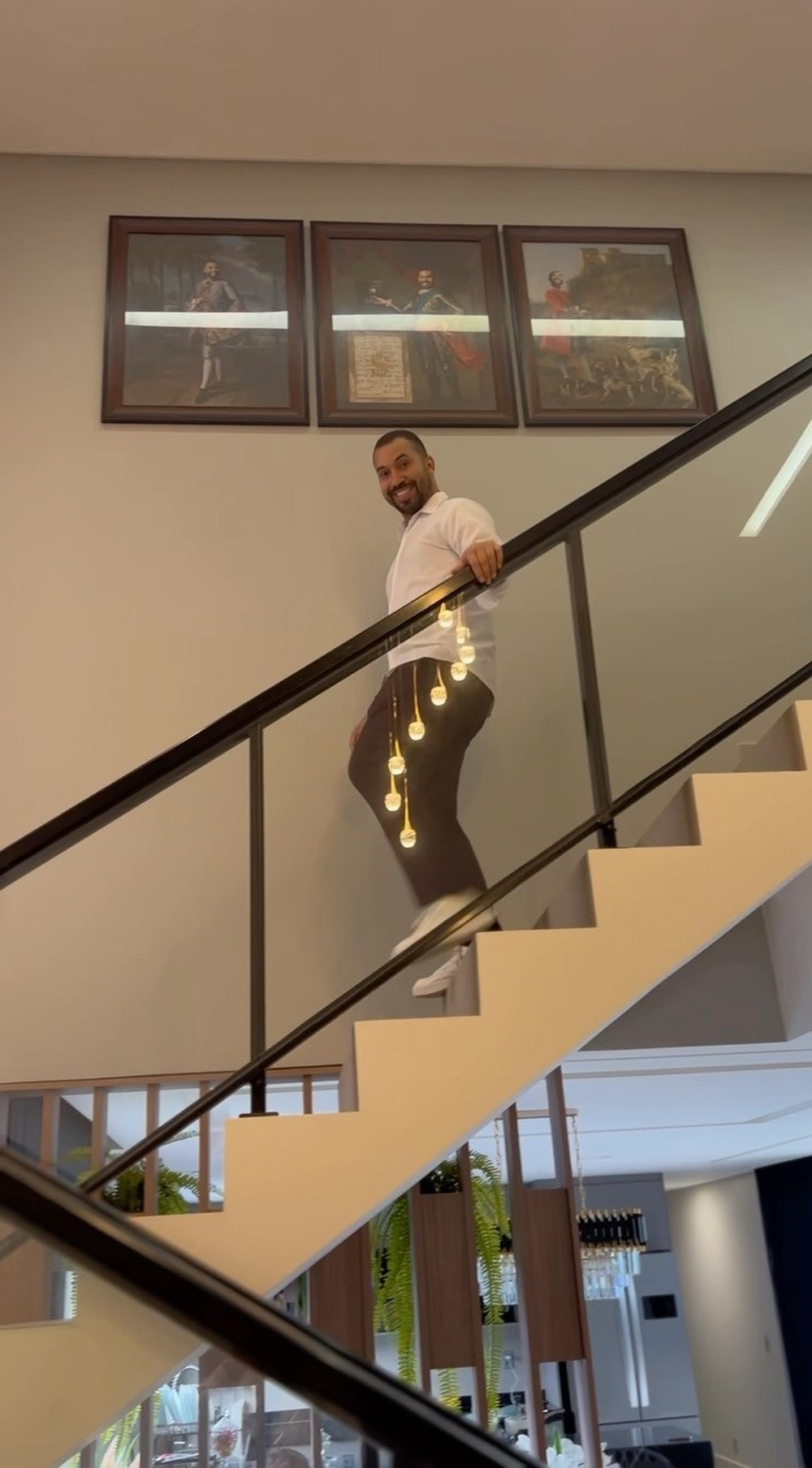 Gil do Vigor mostra itens do BBB21 em sua casa | Casas de famosos ...