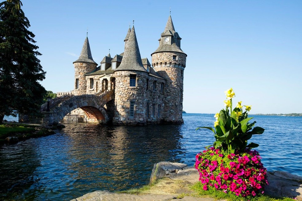 9 castelos pelo mundo que viram cenário para casamentos de contos de fada