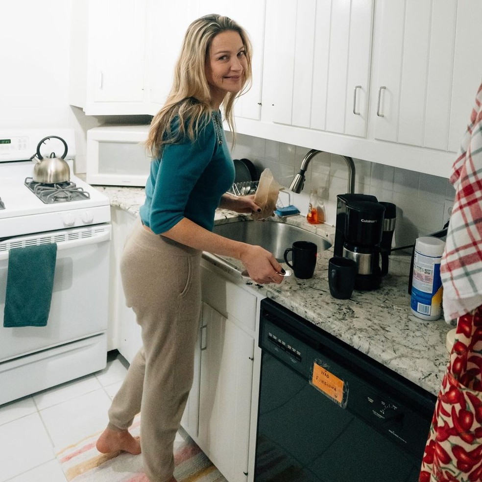 Luana Piovani mostra apartamento em Nova York com os filhos