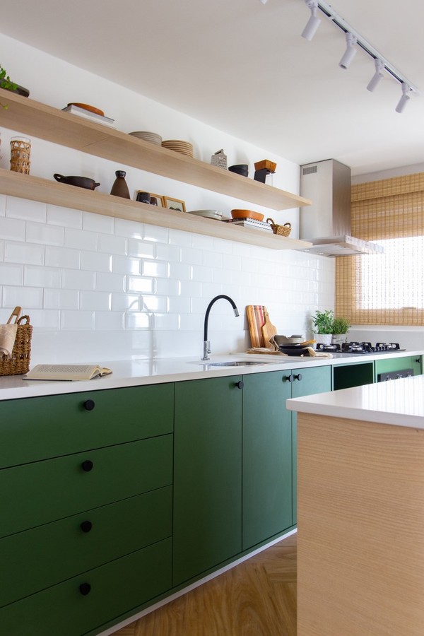 15 projetos com armários coloridos para fugir do tradicional