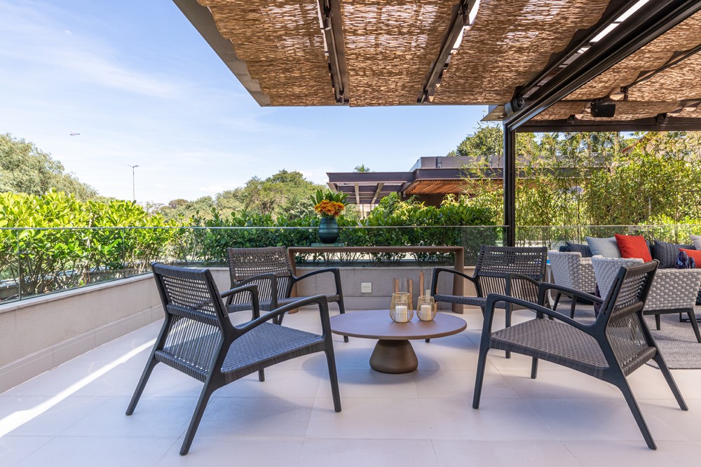 Casa de 420 m² possui rooftop com área gourmet e piscina
