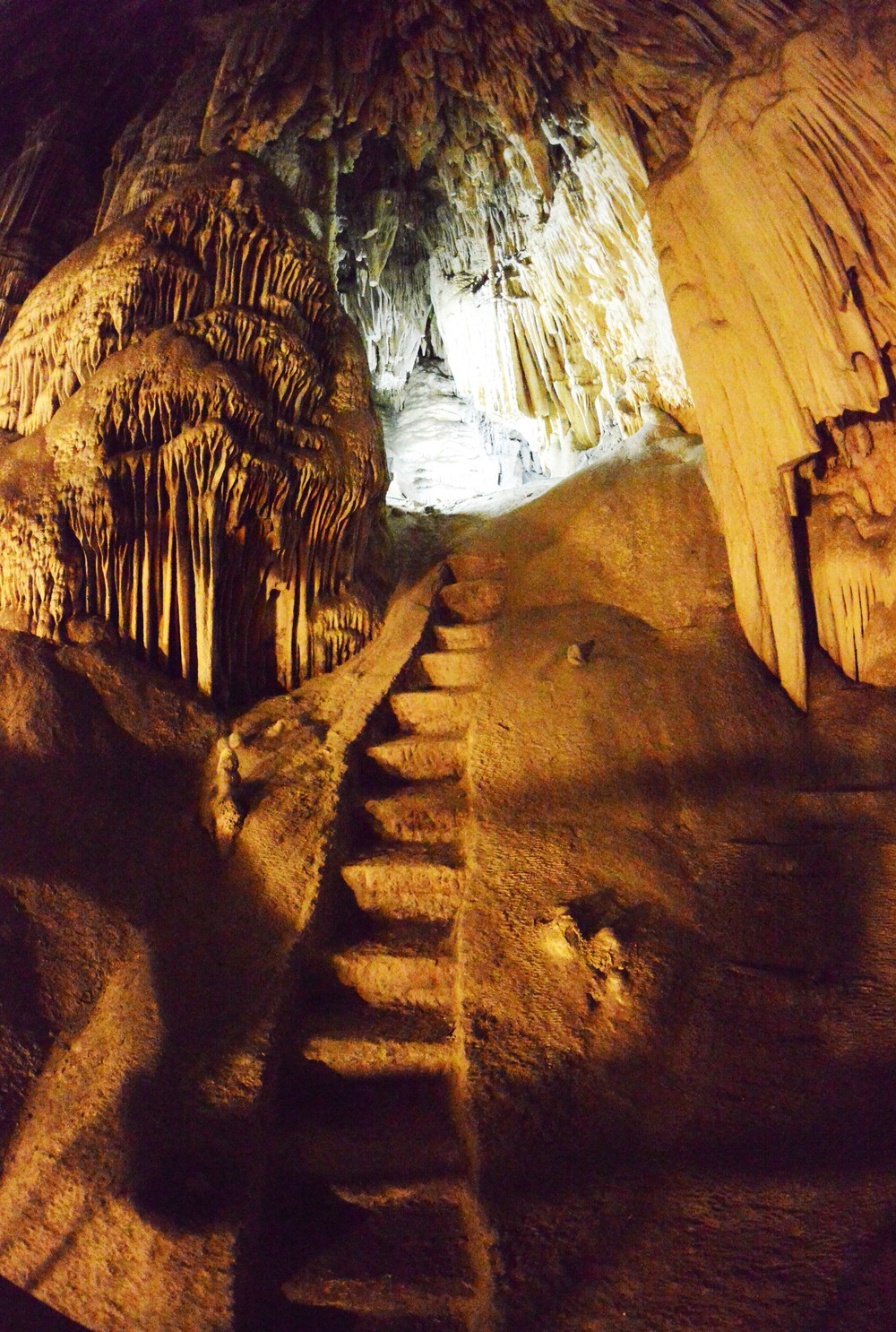 Como é a caverna visitada por seres humanos há mais de 40 mil anos ...