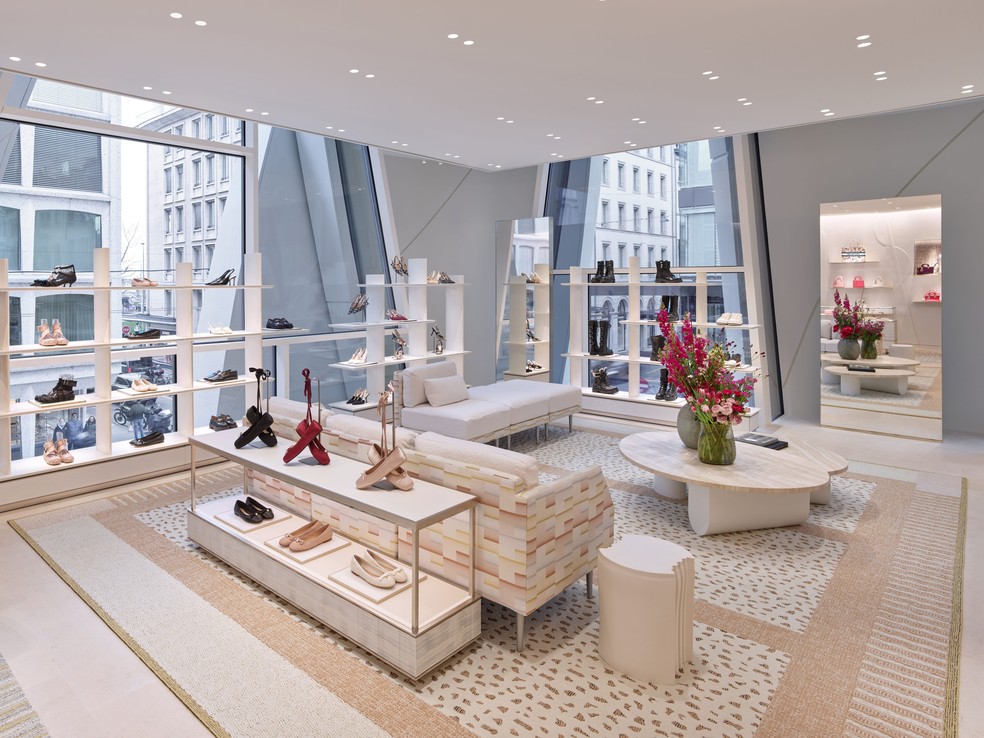 Por dentro da nova (e hipnotizante) loja da Dior em Genebra | Lojas | Casa Vogue