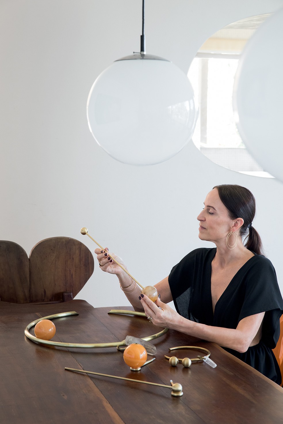 Pedras preciosas dão vida à casa de artista holandesa na Chapada dos Veadeiros | Casas | Casa Vogue