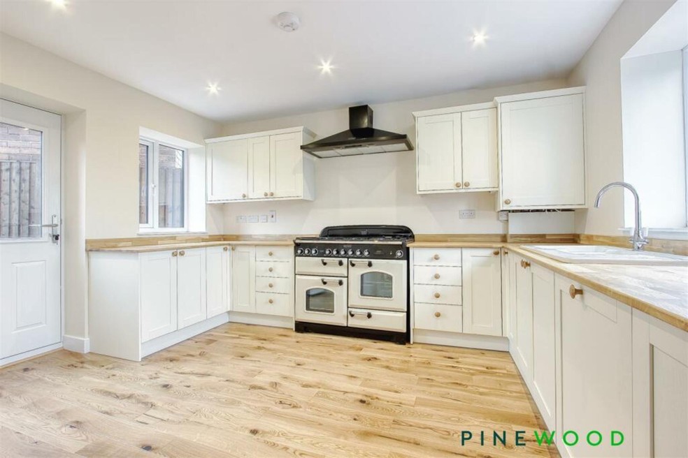 Casa de R$ 2,5 milhões viraliza por ter 'horrível' grama artificial ...