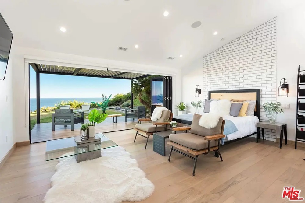 Mansão de Matthew Perry é vendida discretamente por R$ 48,5 milhões ...