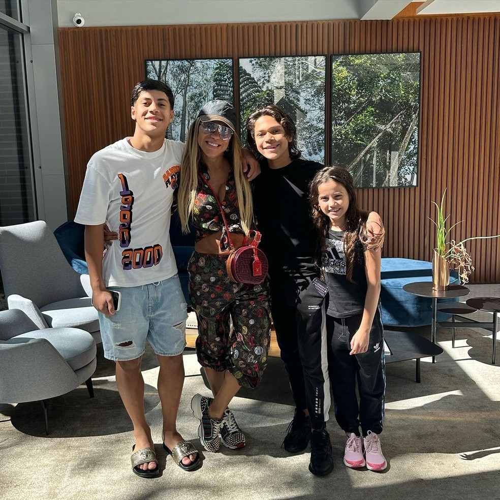 Influencer Iran Angelo mostra apartamento com vista panorâmica em SP