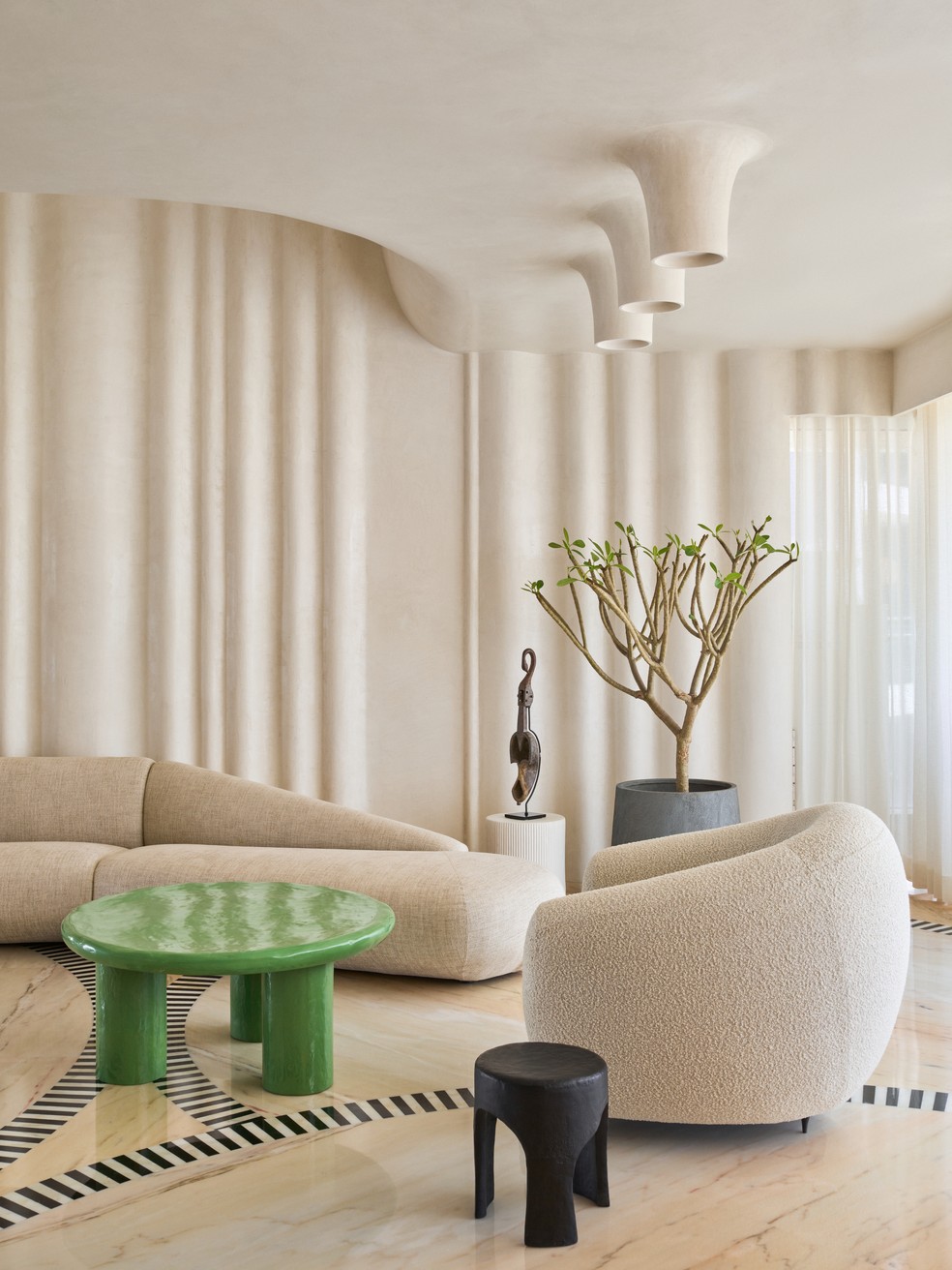 Décor do dia: sala com curvas inspiradas por elementos da natureza