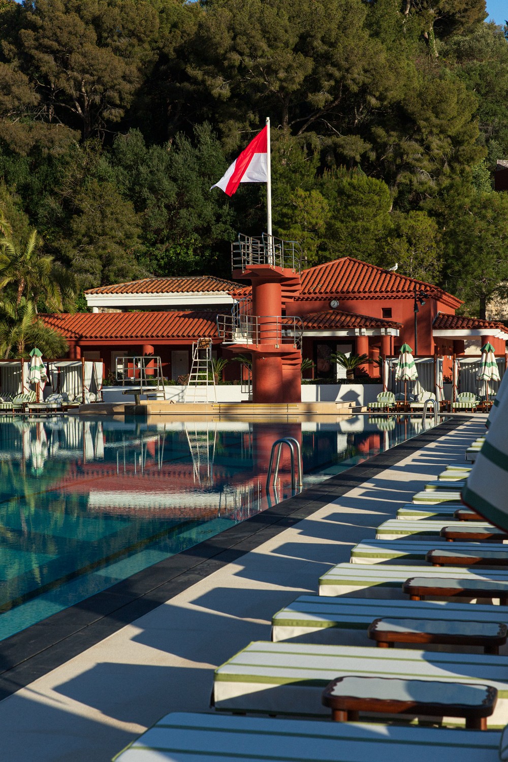 O retorno do Monte-Carlo Beach Club: uma ode sofisticada à Riviera dos ...
