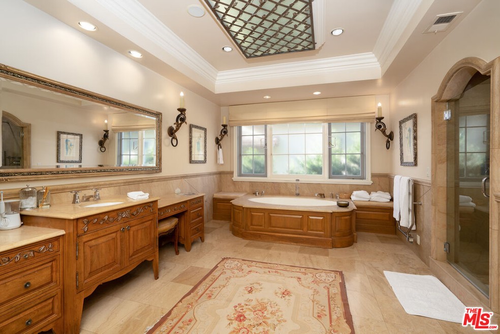 Irmãos Menendez: por dentro da luxuosa mansão da família que serviu de ...