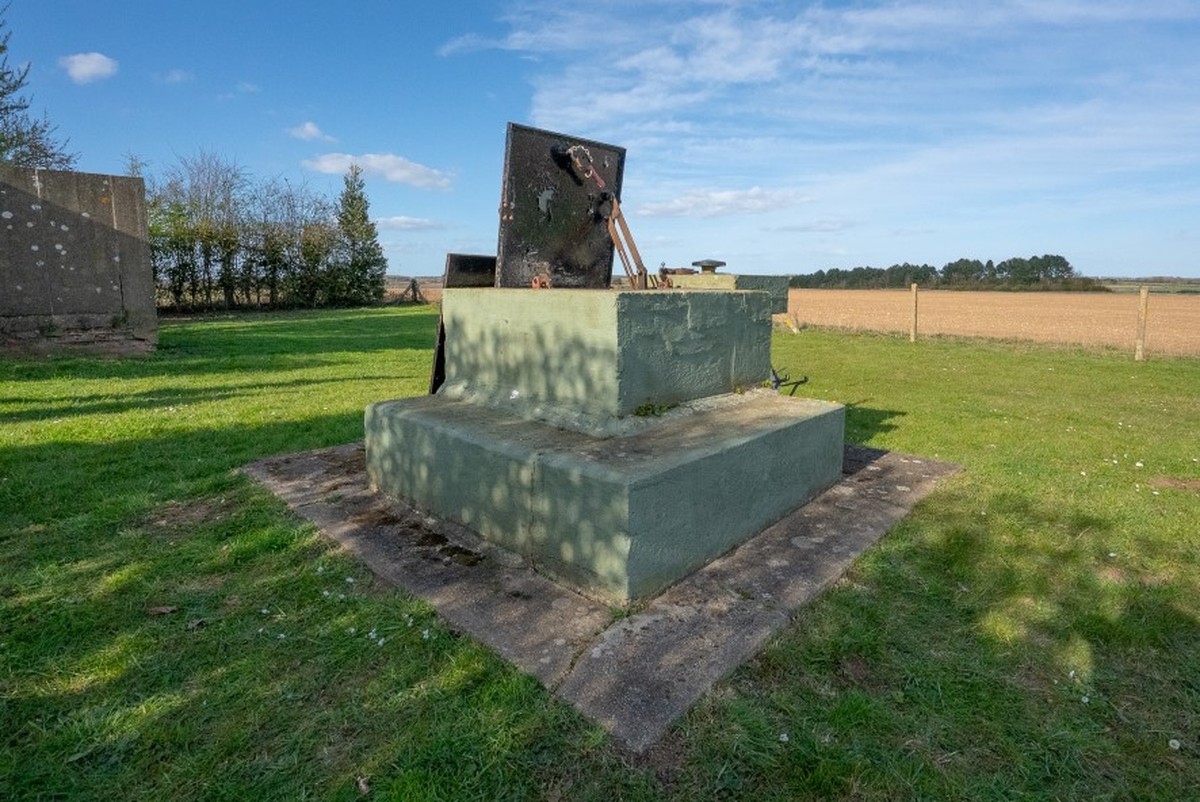Por dentro de um bunker assustador da Guerra Fria à venda por R$ 150 ...