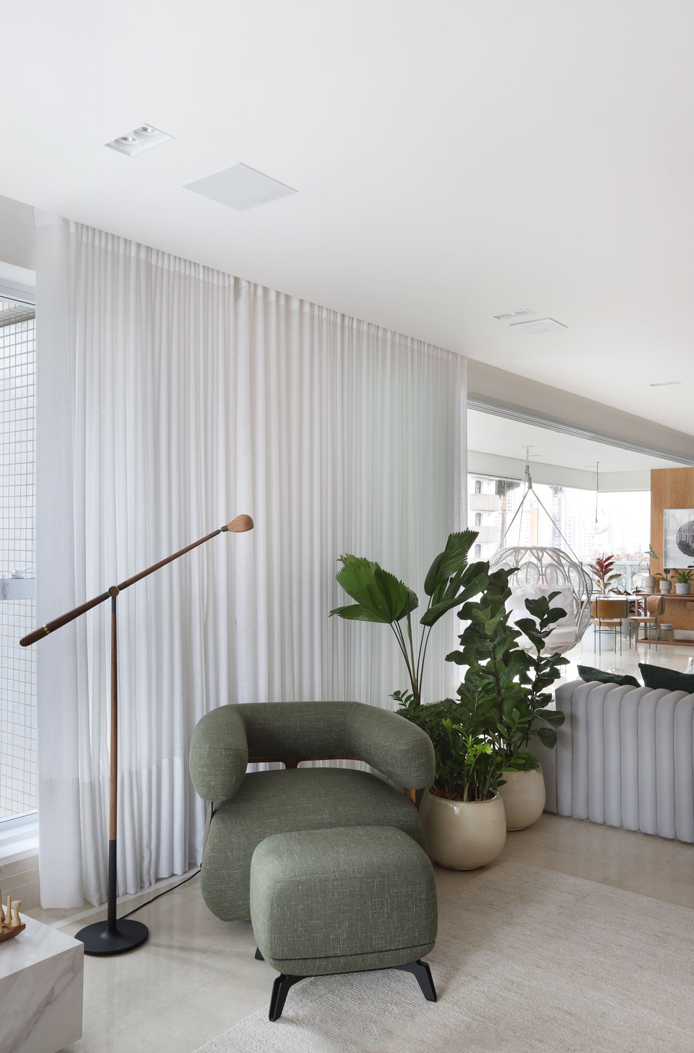 Cortina longa: 8 formas elegantes de usá-la na decoração