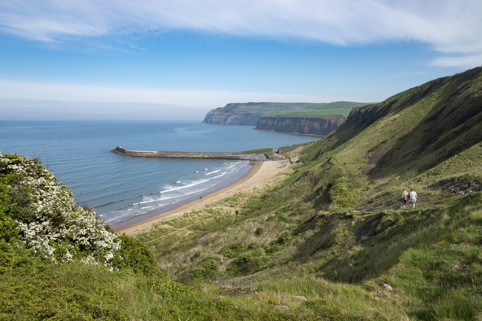 Esta praia no Reino Unido é um paraíso ‘escondido’ longe de multidões ...