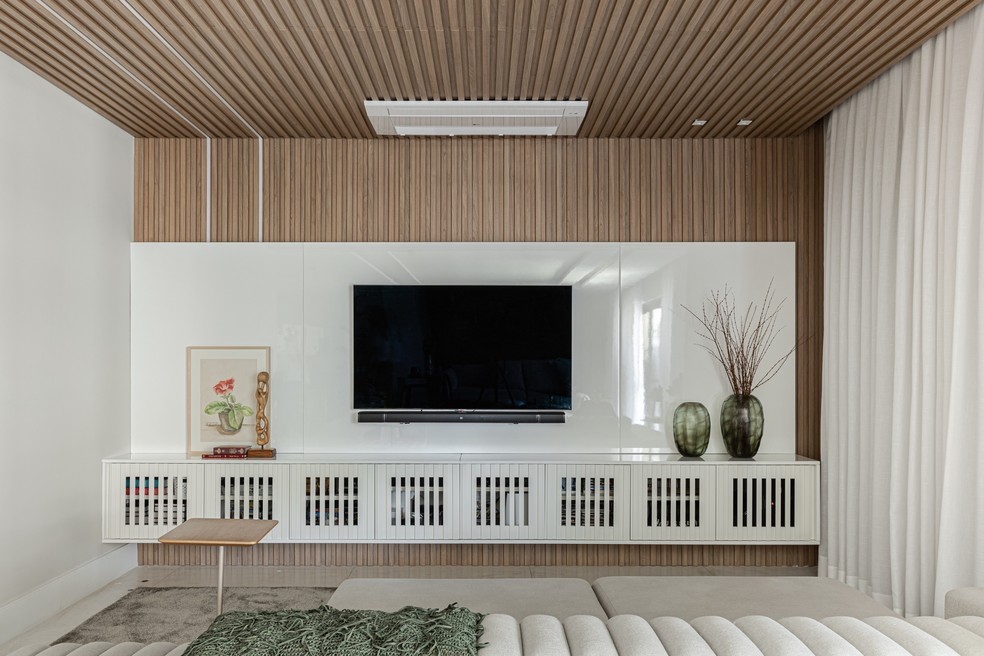 Inspiração de sala com painel ripado: 10 ideias elegantes que fogem do ...