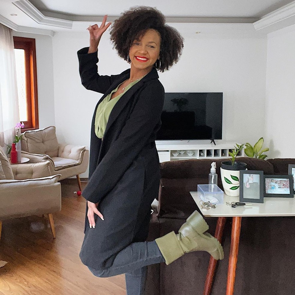 Ex-BBB Jessi ganha obra de arte de filha de Silvio Santos | Casas de famosos | Casa Vogue