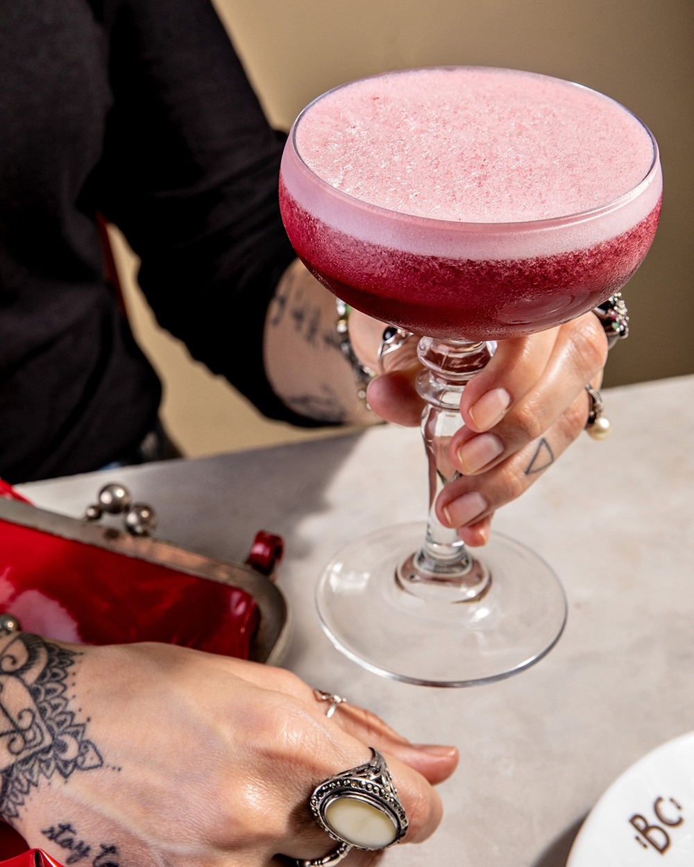 Drink refrescante leva purê de frutas vermelhas | Receita | Casa Vogue