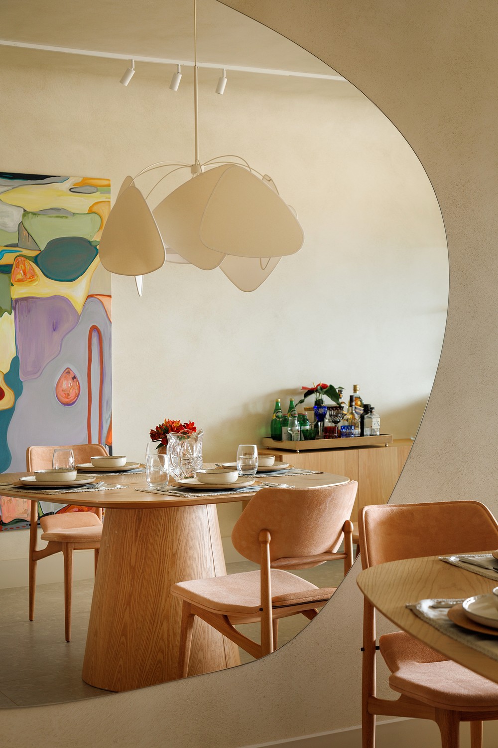 Décor do dia: sala de estar exibe tom de areia e atmosfera mediterrânea