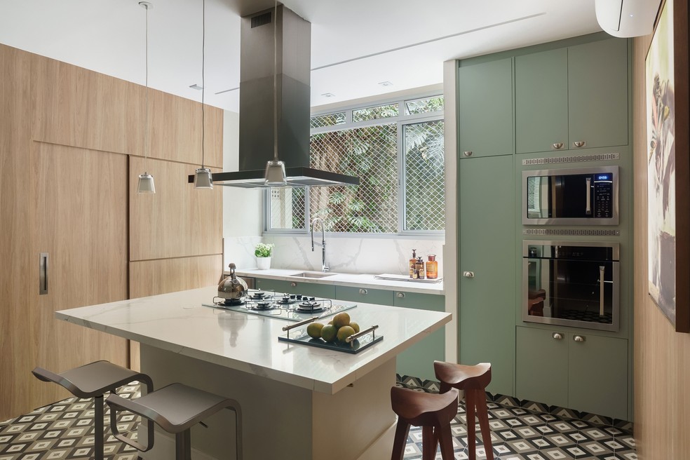 Cozinha retrô: 8 ideias de decoração com a tendência da vez