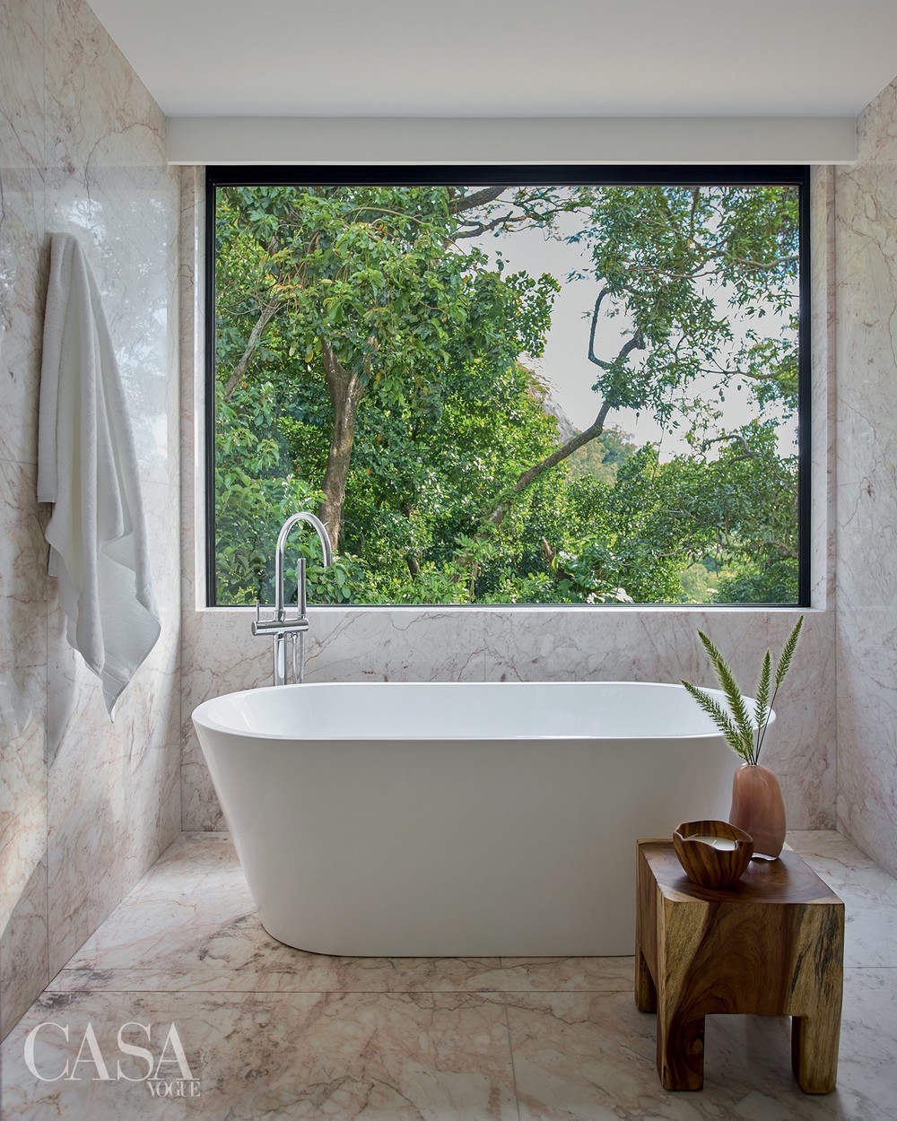 Anitta abre casa de 1,5 mil m² no Rio de Janeiro; assista ao tour