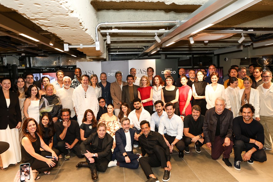 Coquetel reúne elenco do Casa Vogue 50 em celebração especial
