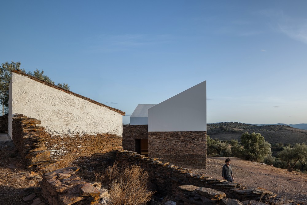 Este cemitério em Portugal tem a arquitetura mais impressionante que ...