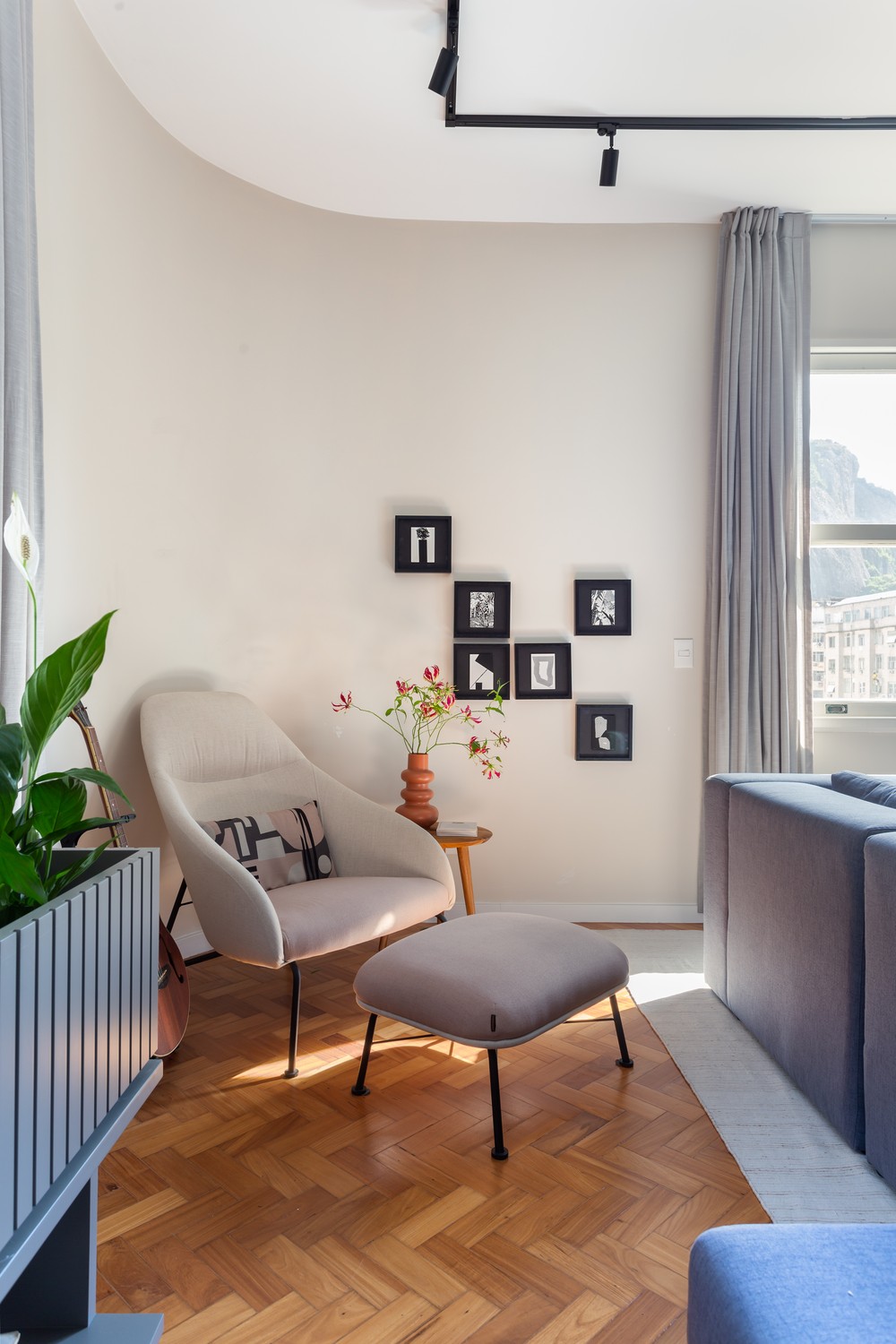 Décor do dia: área social com concreto e pinceladas de cores | Décor do ...