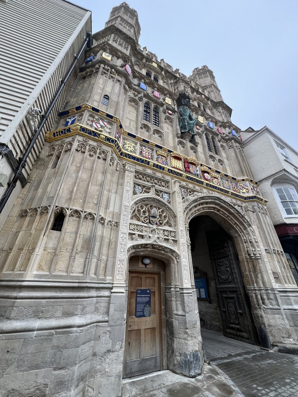Reforma 'colorida' de R$ 6,8 milhões em catedral da Inglaterra gera ...