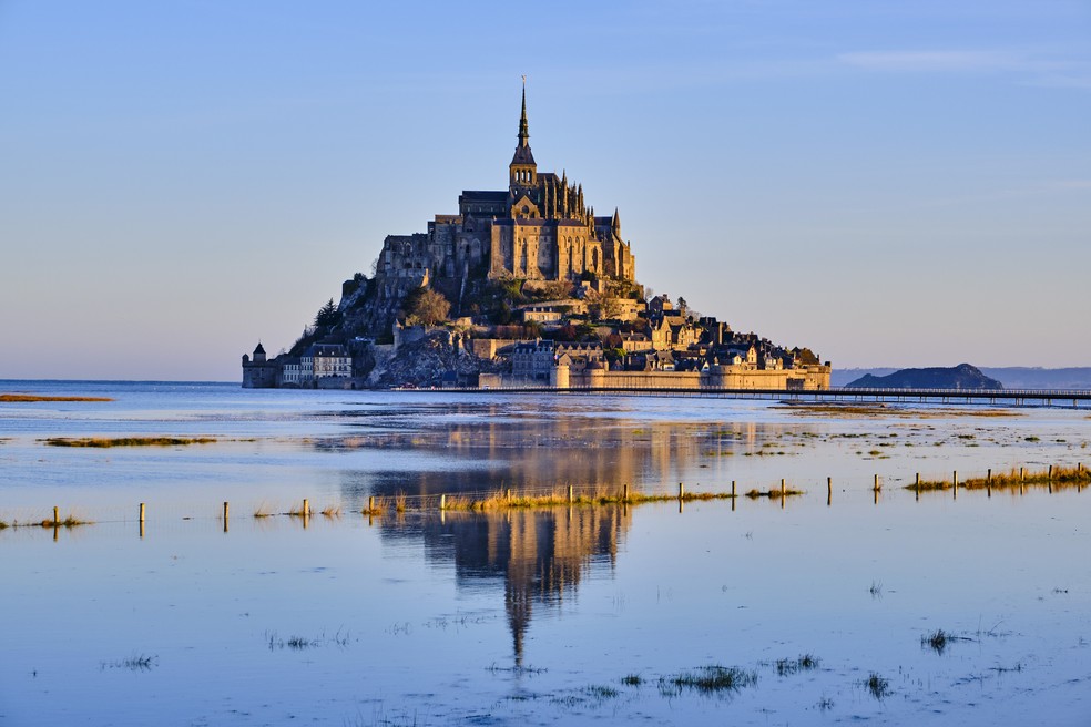Mont Saint-Michel: conheça a vila medieval que atrai milhões de ...