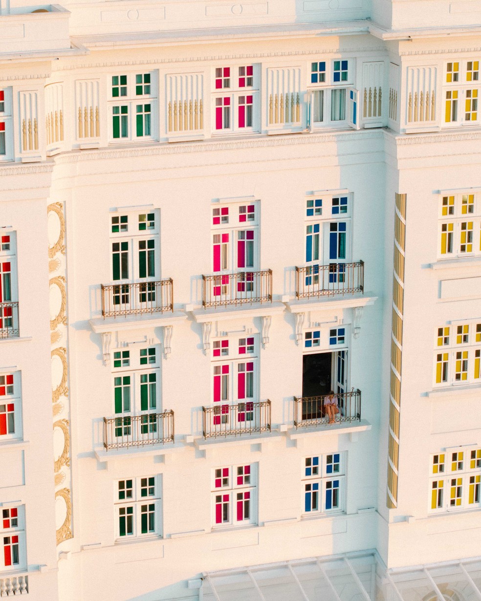 Intervenção transforma fachada do Copacabana Palace em obra de arte
