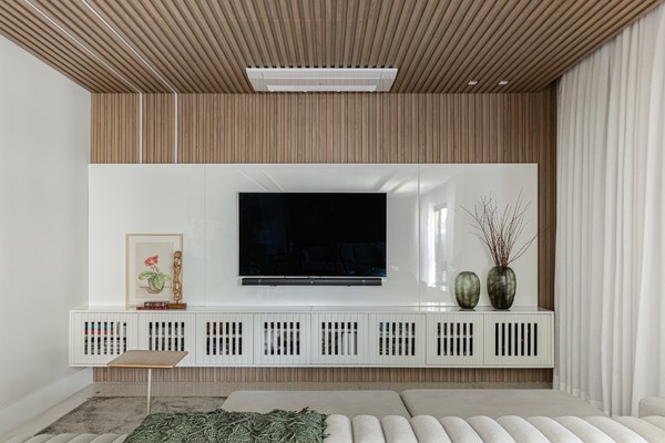 Inspiração de sala com painel ripado: 10 ideias elegantes que fogem do ...