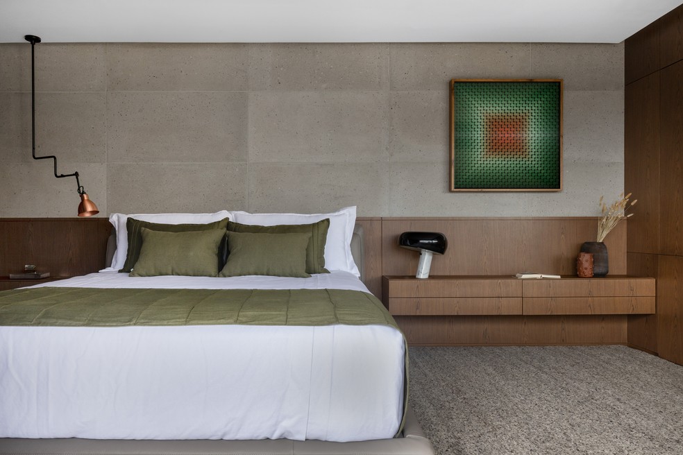 Dúplex aposta em design assinado e detalhes metalizados, em Curitiba