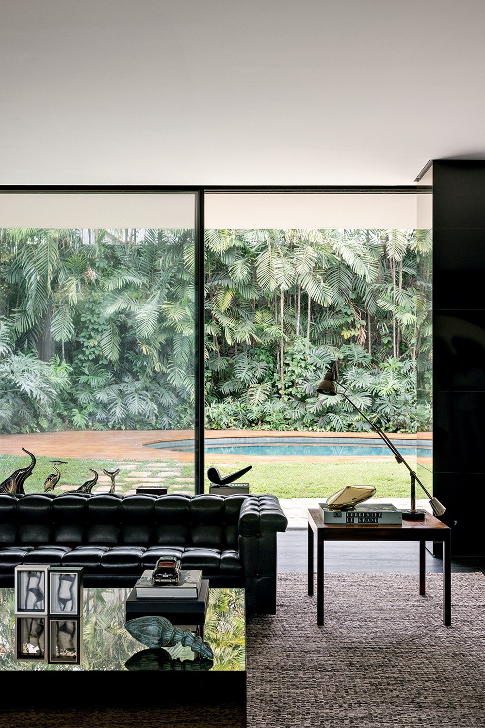 Por dentro da casa de Natalie Klein e Tufi Duek assinada por Isay Weinfeld