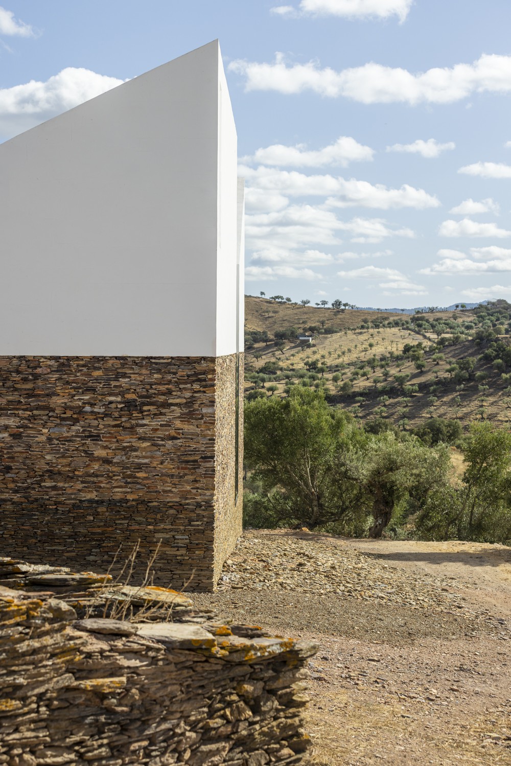 Este cemitério em Portugal tem a arquitetura mais impressionante que ...