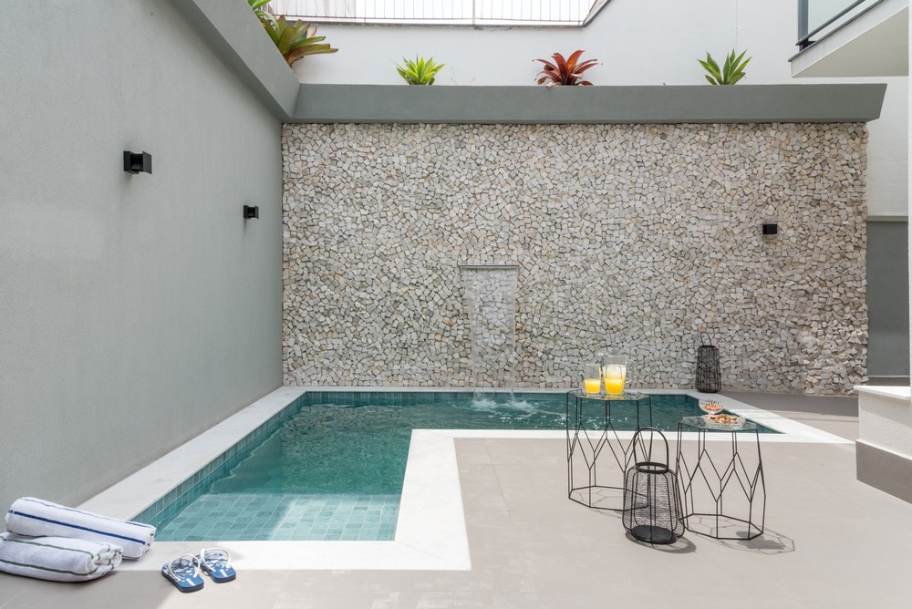 Piscina pequena: 10 ideias de diferentes espaços para inspirar seu projeto