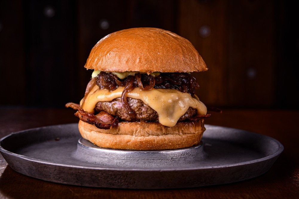 Receita de hambúrguer artesanal rápida e prática