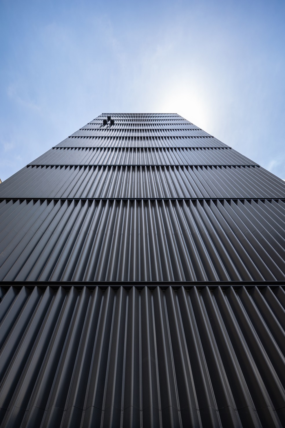 Edificio De Metal Anexo