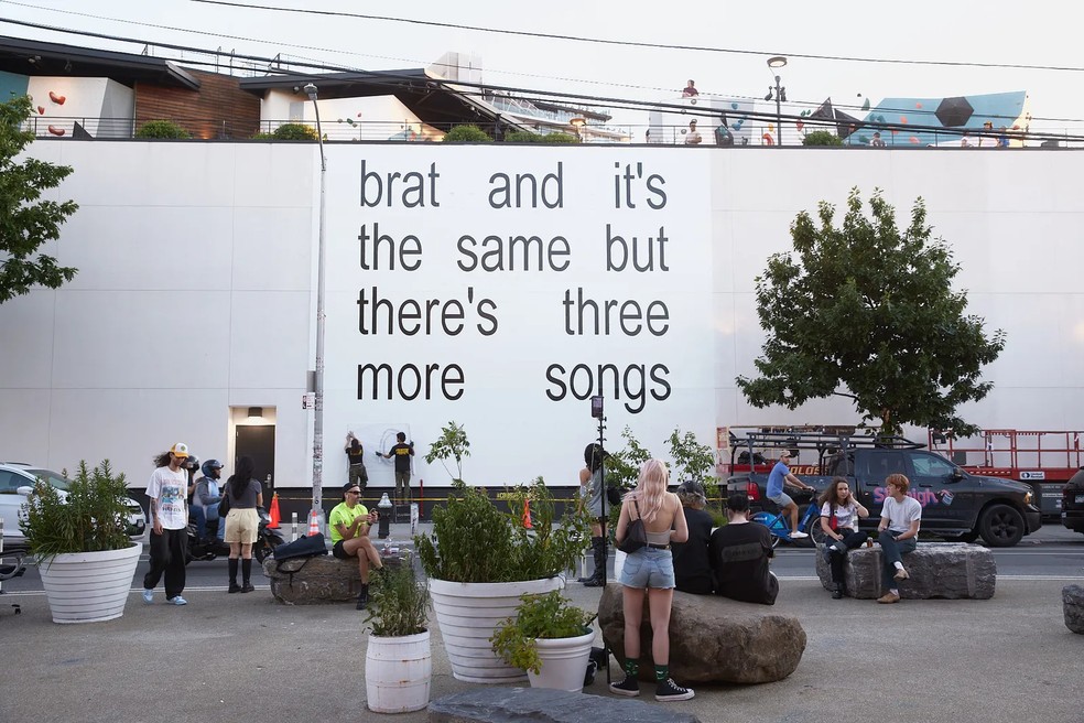 Como Charli XCX transformou o 'Brat Green' na cor mais barulhenta do ano