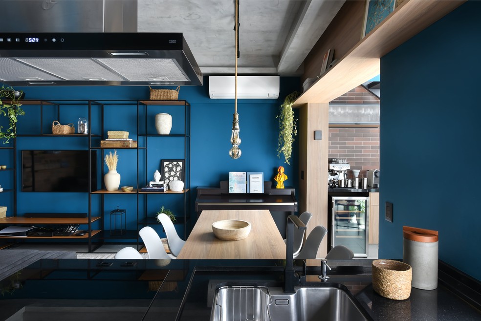 Azul royal: 15 ideias para incluir a cor elegante na sua decoração