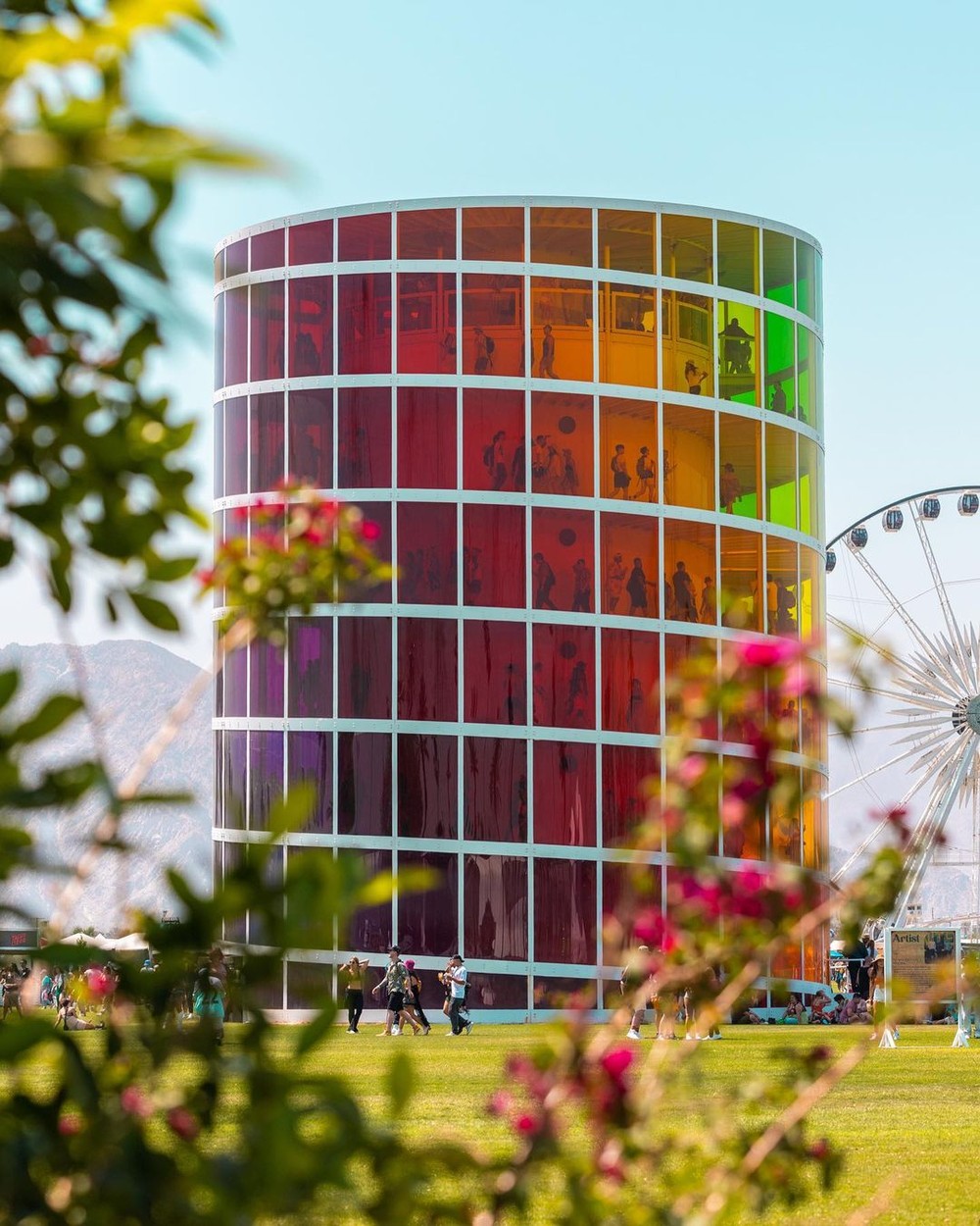As instalações de arte mais incríveis do Coachella 2023