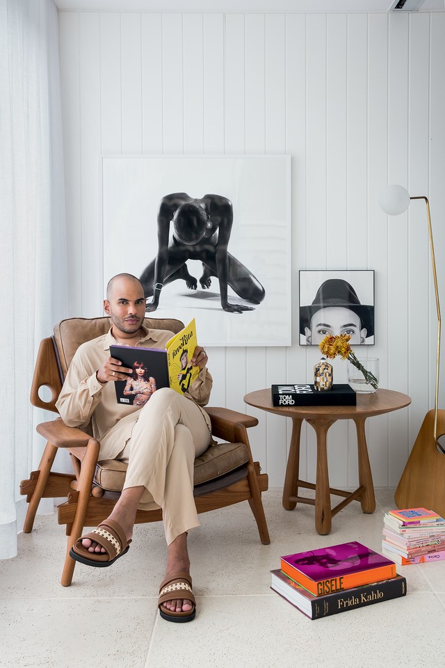 Hugo Gloss abre a sua casa repleta de referências pop no Rio de Janeiro