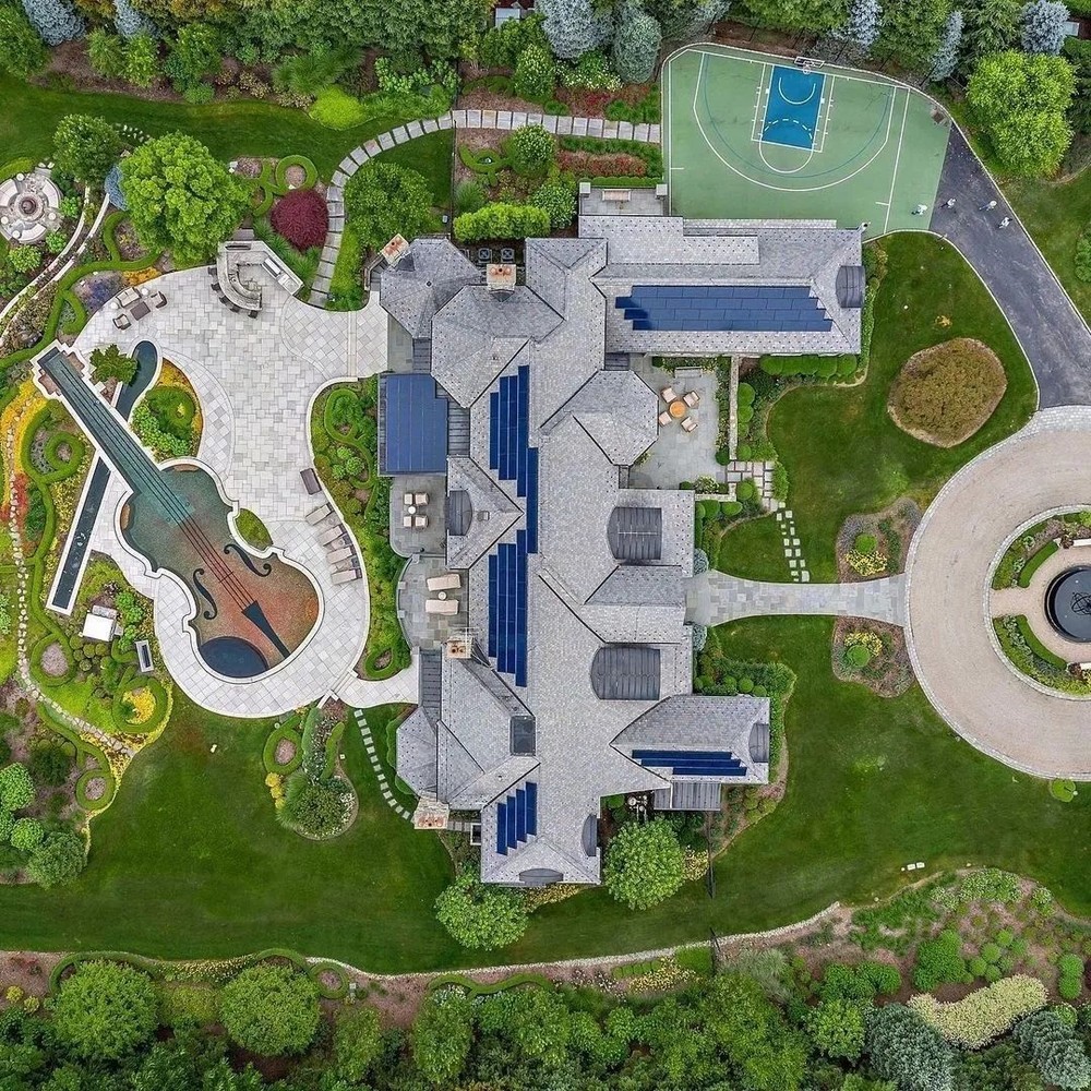 Mansão com piscina em formato de violino é colocada à venda por R$ 37 ...