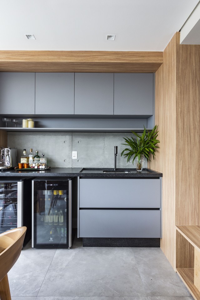 Bancada com granito escovado: descubra prós e contras do acabamento