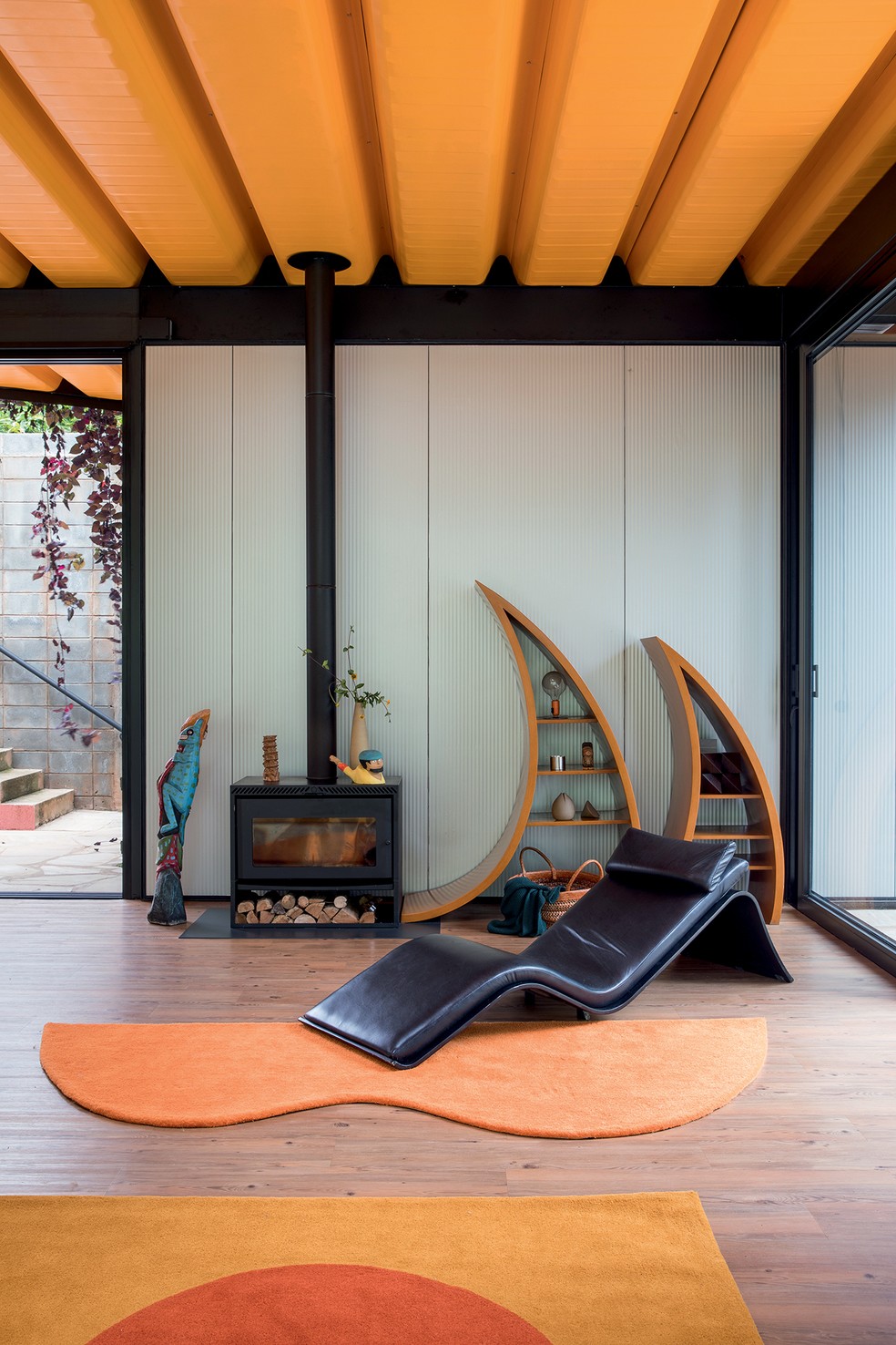 A casa de campo de Rodrigo Ohtake e Ana Carolina Ralston construída com técnica inovadora